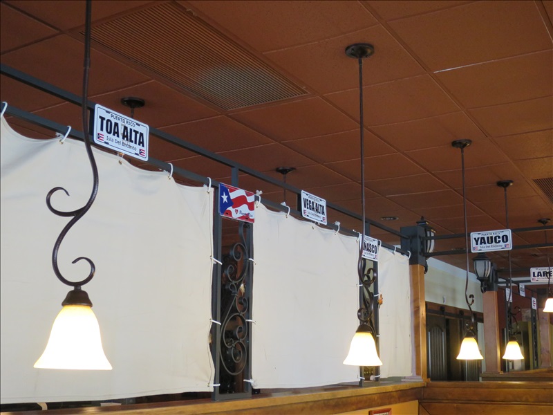 (30) HANGING PENDANT LIGHTS OVER TABLES IN BAR & RESTAURANT | LA ISLA ...