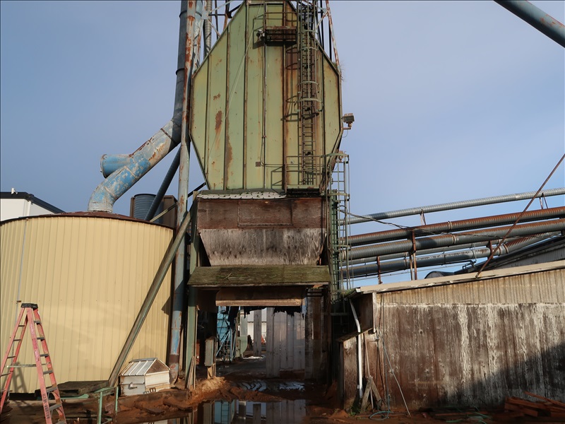 APPROX 14-UNIT HYDRAULIC OPERATED CHIP BIN W/15 HP HYDRAULIC UNIT ...